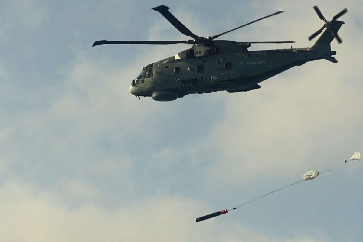Merlin Helicopter Crews Gear Up For Far East Deployment - Navy Leaders